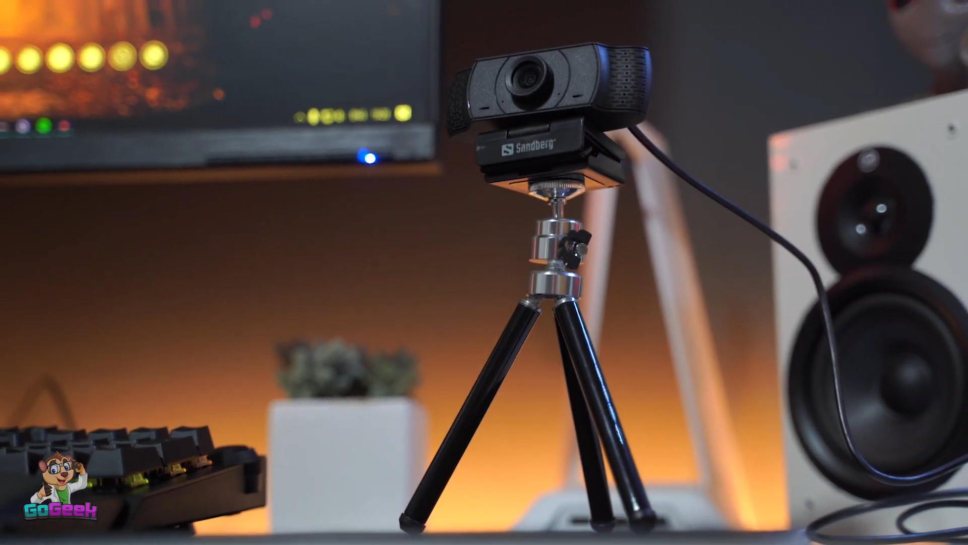 Small Universal Tripod for your Webcam or Camera - a Review - GoGeek